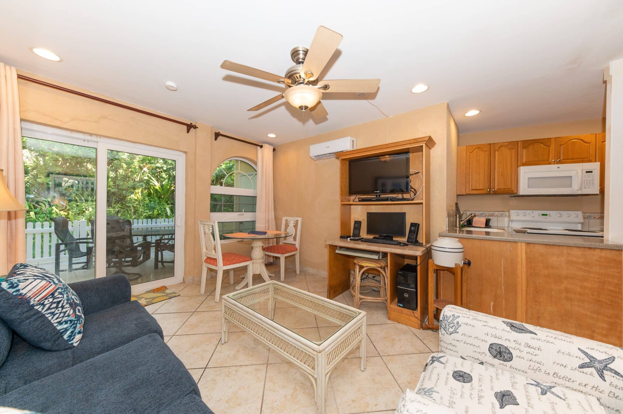 Beachfront and poolfront condos | Sunrise Beach Villas